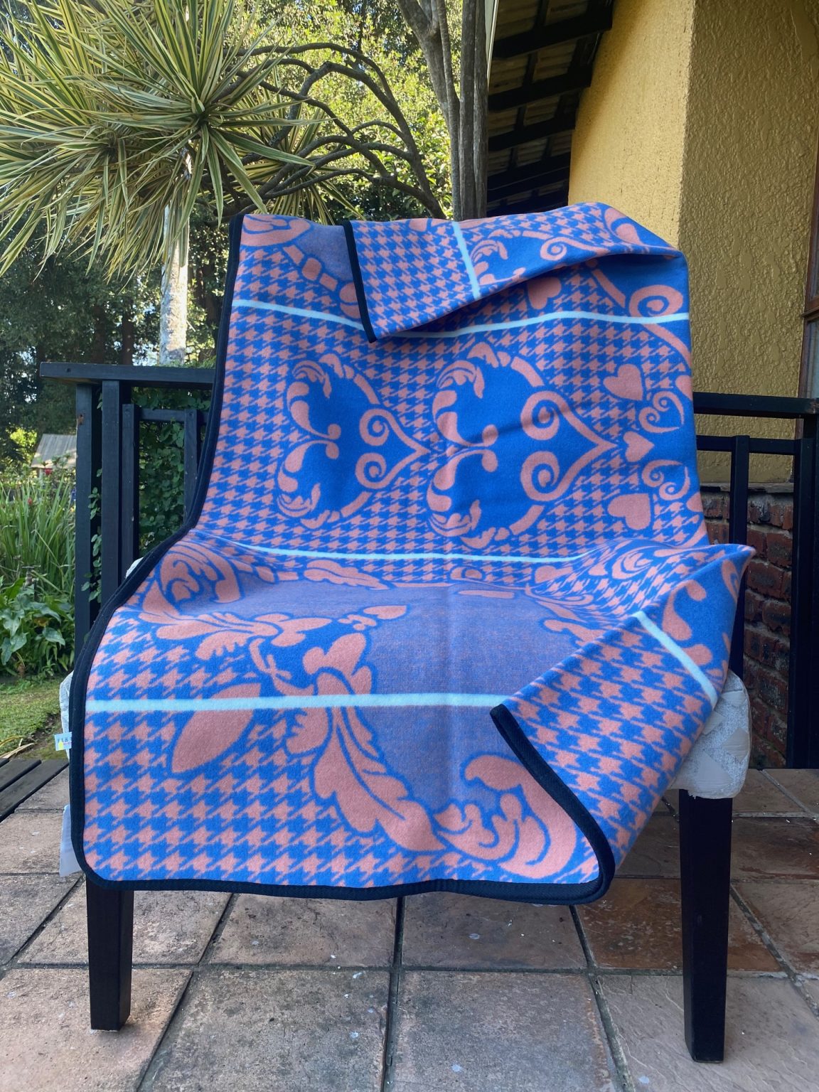 Apara – GET DRESSED