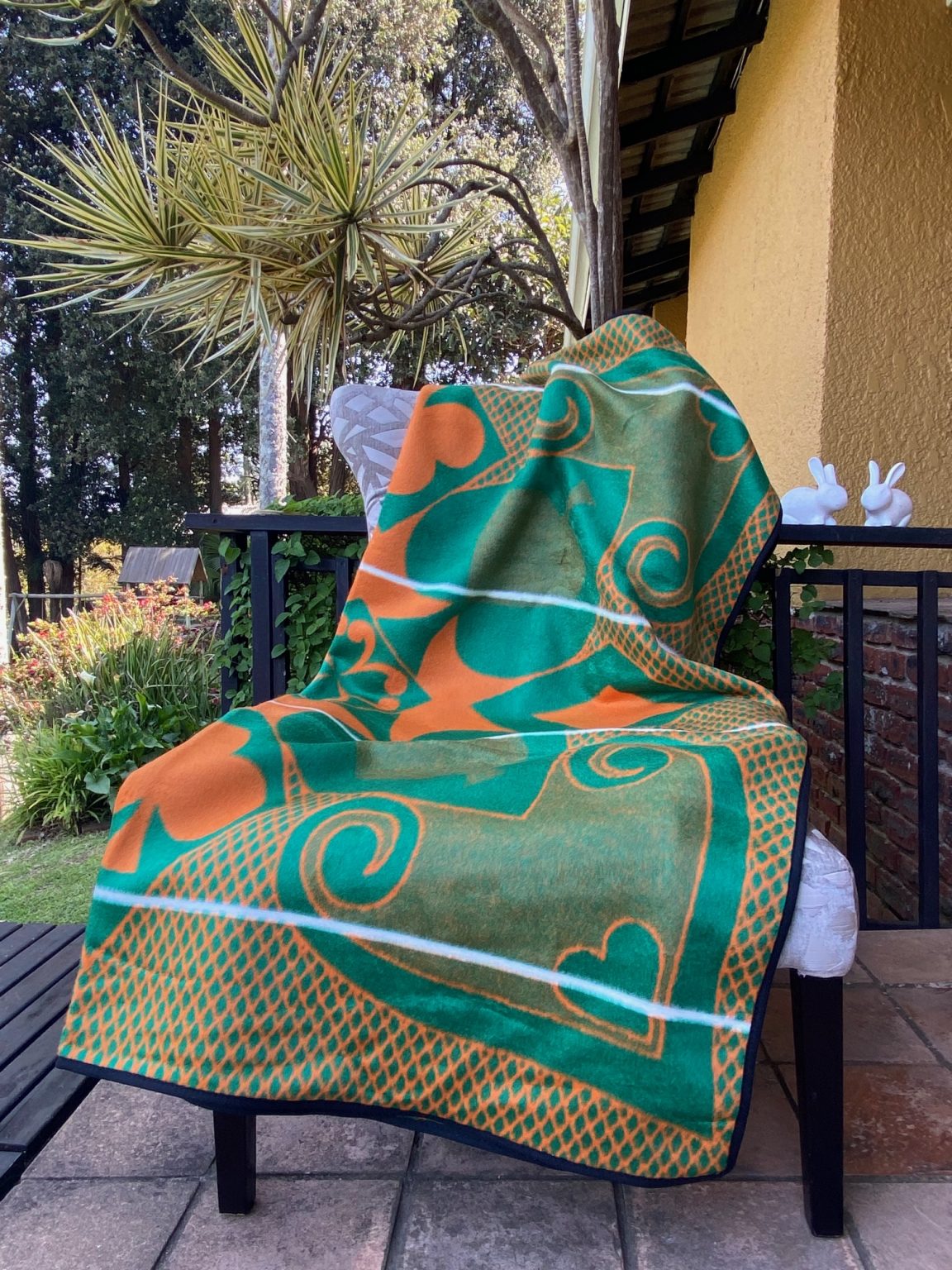 Apara – GET DRESSED