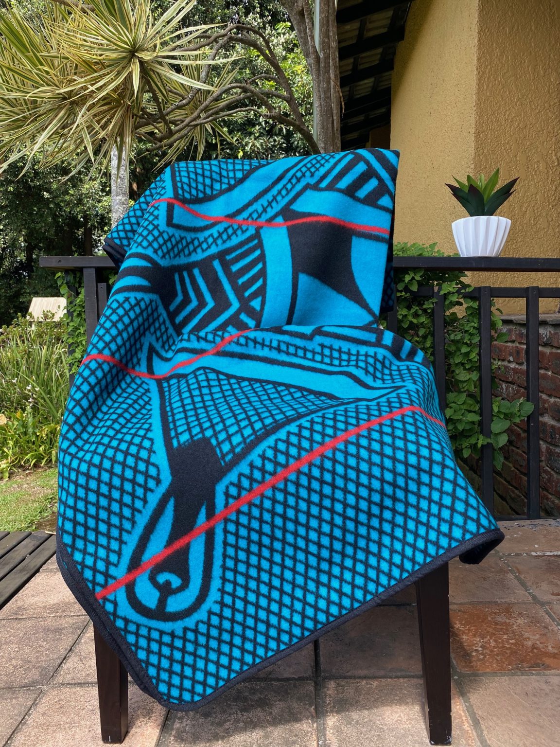 Apara – GET DRESSED