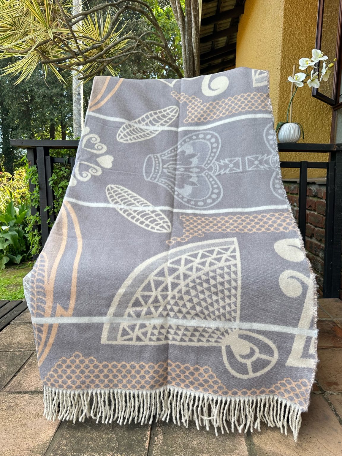 Apara – GET DRESSED